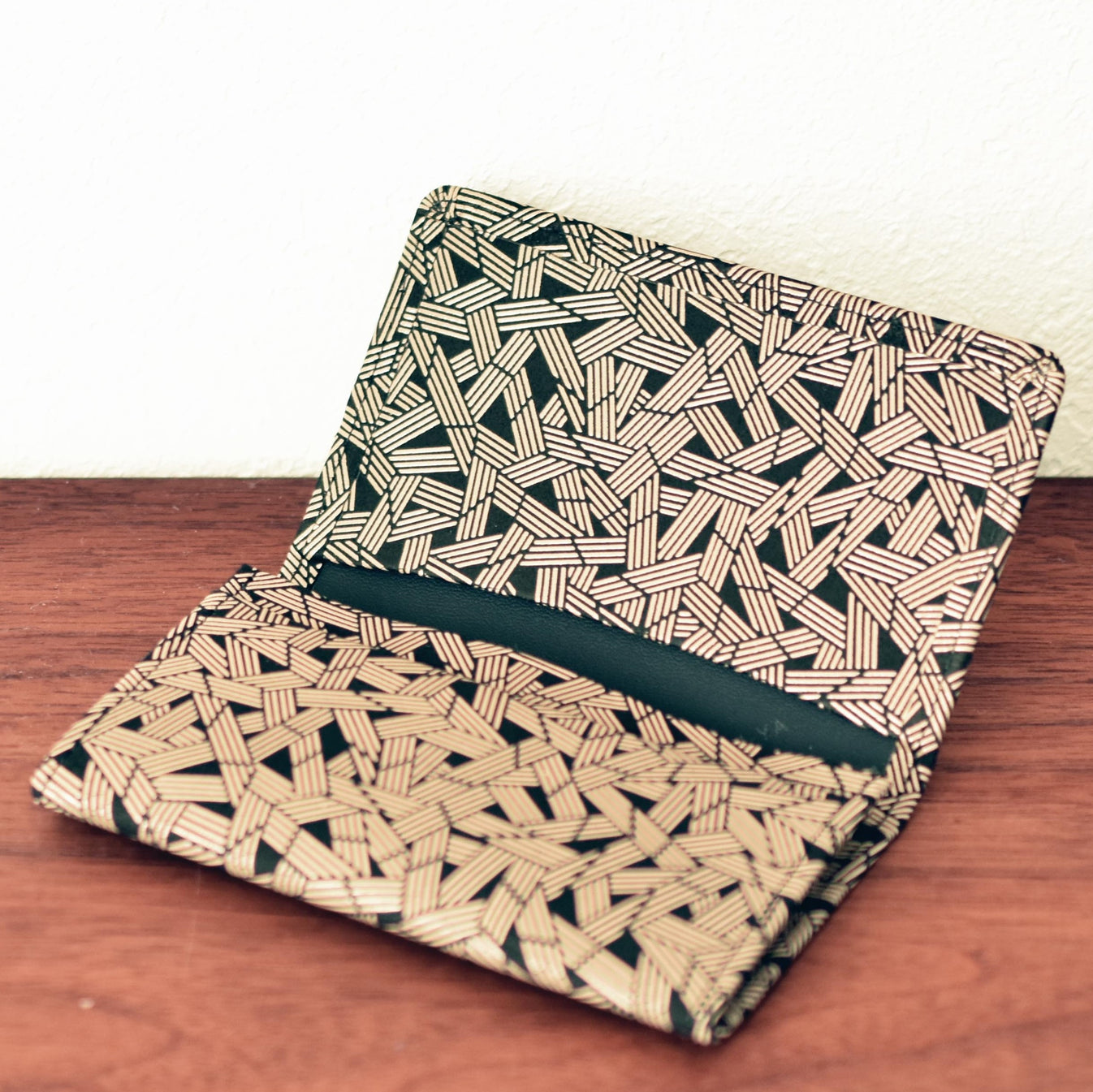 印傳（甲州印伝）バンブー柄名刺入れ(黒革×白漆)｜ 通販・プレゼント・ギフト – Katerial（カテリアル）