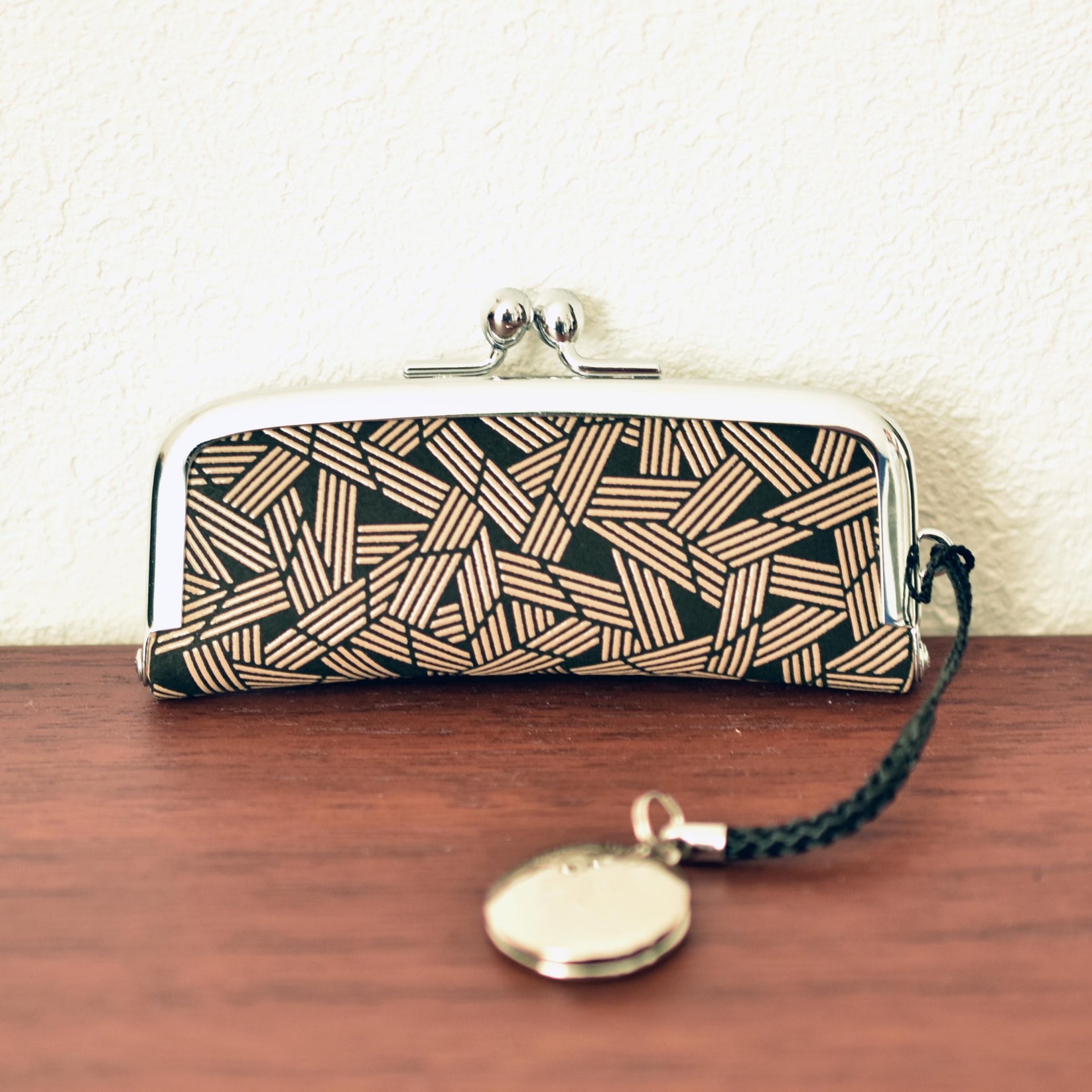 バンブー柄印鑑ケース(黒革×白漆) – Katerial