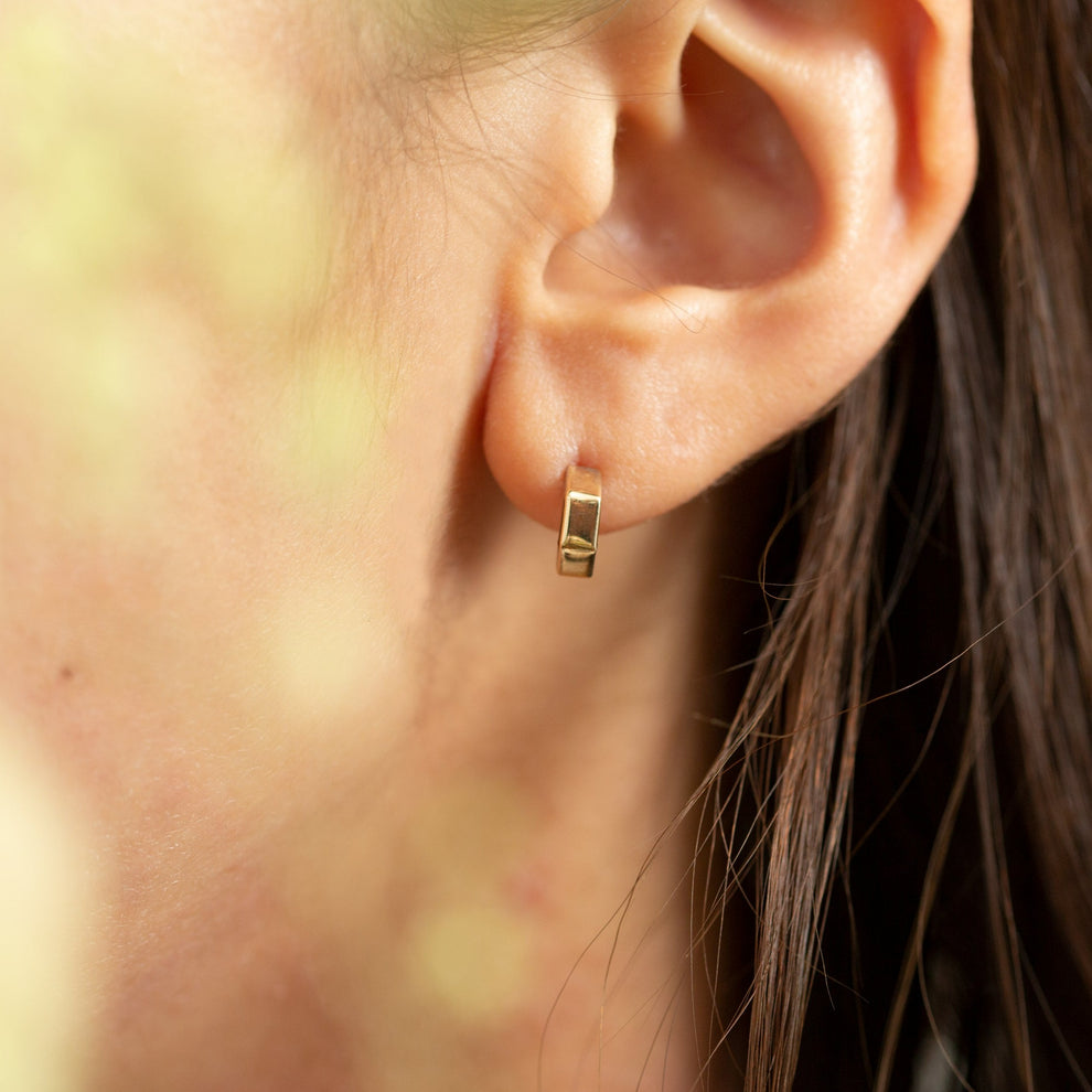 【tier】ヘキサゴンゴールドピアス – Katerial（カテリアル）